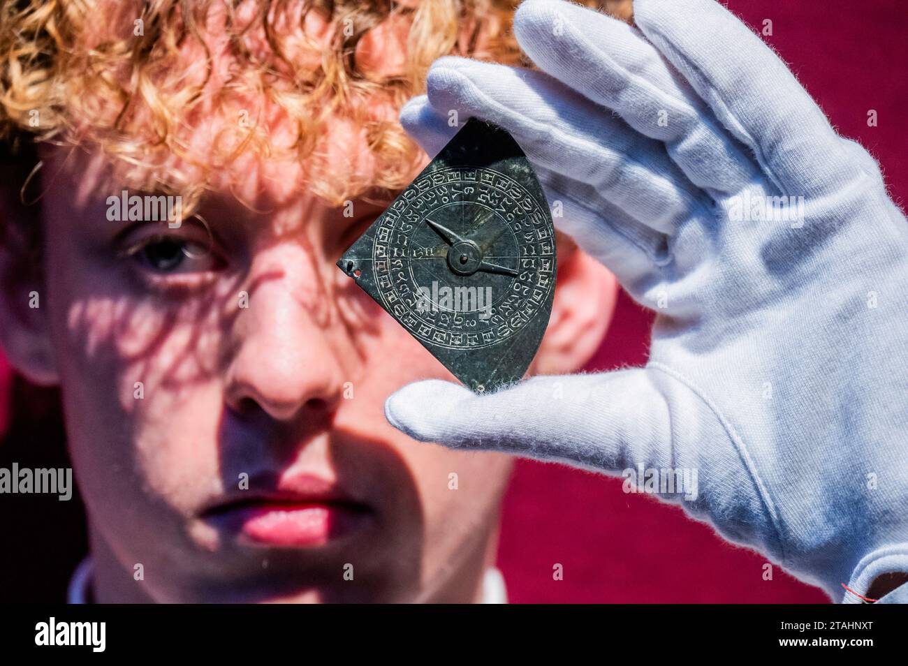 English horary quadrant hi-res stock photography and images - Alamy