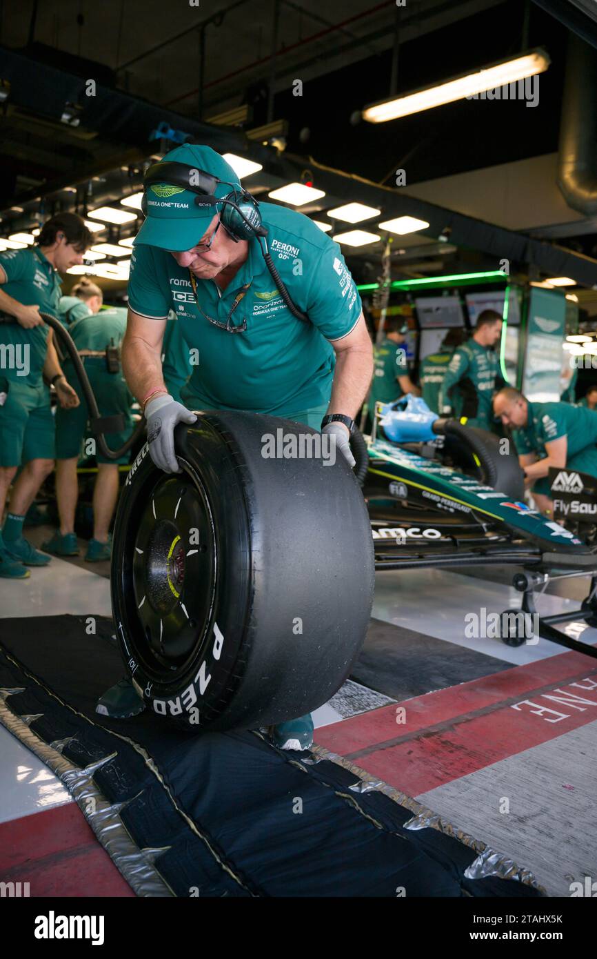 Abu Dhabi, United Arab Emirates. 1st Dec, 2023. Aston Martin mechanics ...
