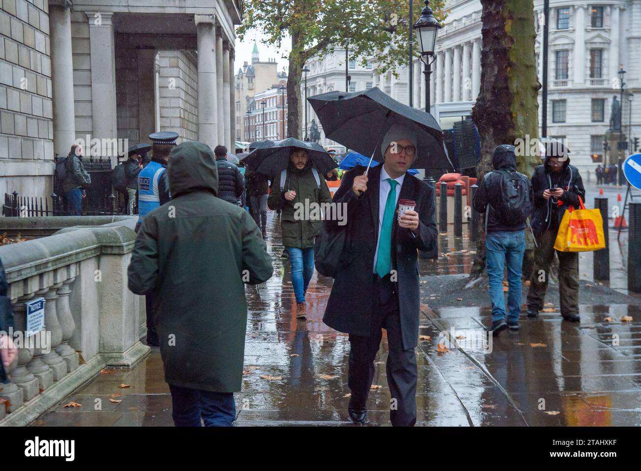Wet streets pavements hi-res stock photography and images - Alamy