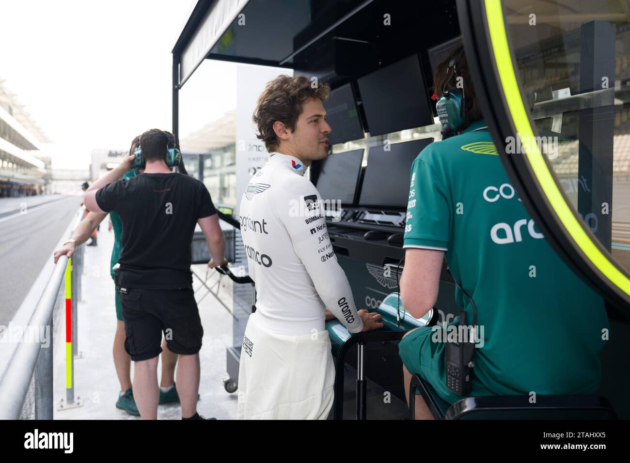 Formula 1 race engineer hi-res stock photography and images - Alamy