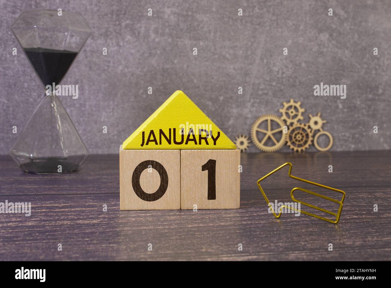 1 January inscription on wooden calendar on background of trendy 2025 ...