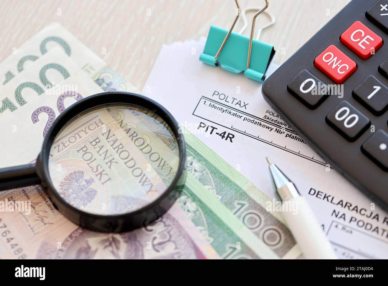 Annual declaration of income tax advances, PIT-4R form on accountant ...