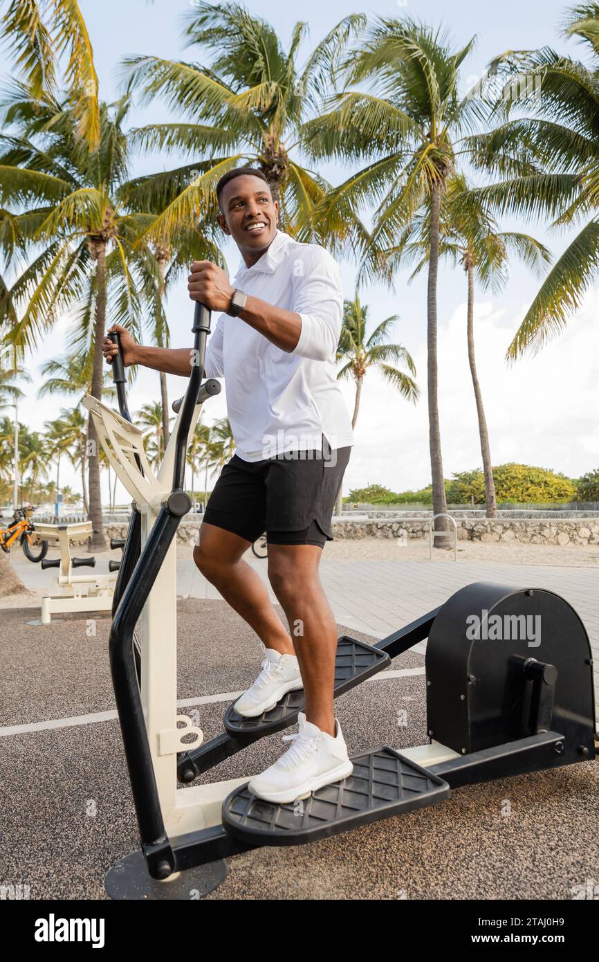 Cross trainer outdoor gym hi-res stock photography and images - Alamy