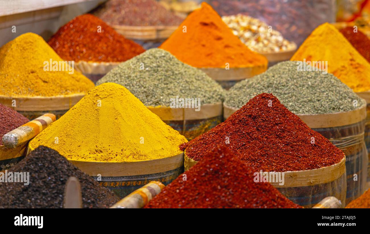 Piles of indian spice hi-res stock photography and images - Alamy