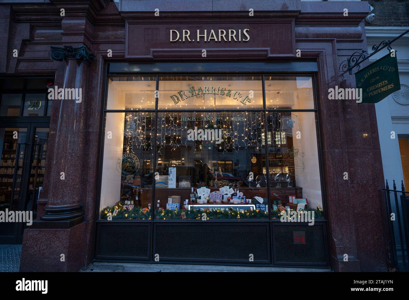St james’s london christmas hi-res stock photography and images - Alamy