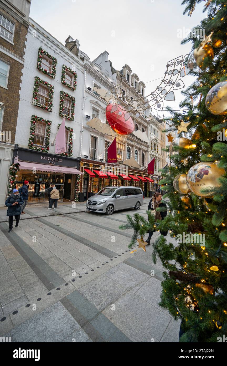 Mayfair and St James's, London, UK. 1st Dec, 2023. Christmas lights and ...