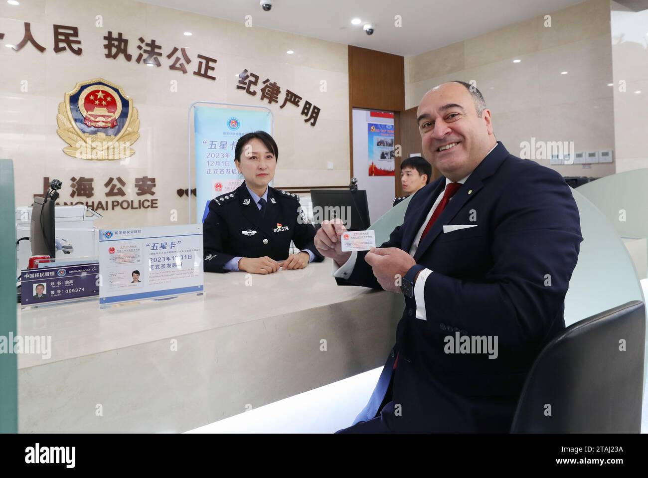 (231201) -- SHANGHAI, Dec. 1, 2023 (Xinhua) -- Yilmaz Mehmet Sinan from ...