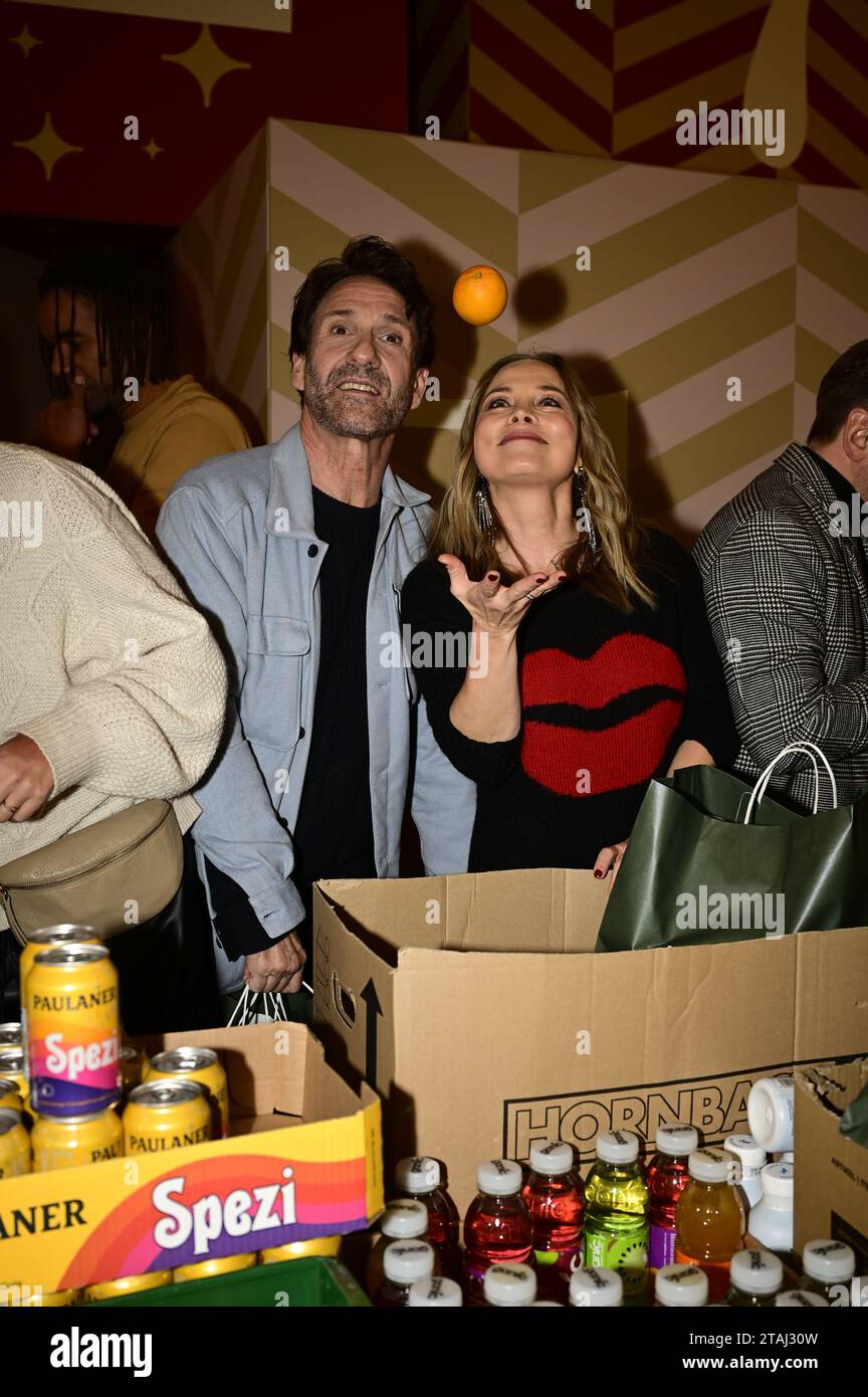 Falk Willy Wild und Regina Halmich bei der Strassenfeger Charity Aktion ...