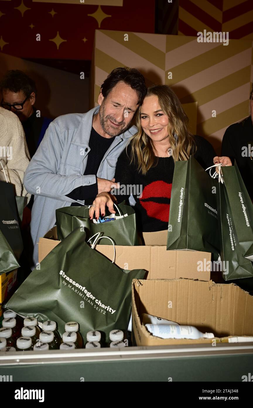 Falk Willy Wild und Regina Halmich bei der Strassenfeger Charity Aktion ...