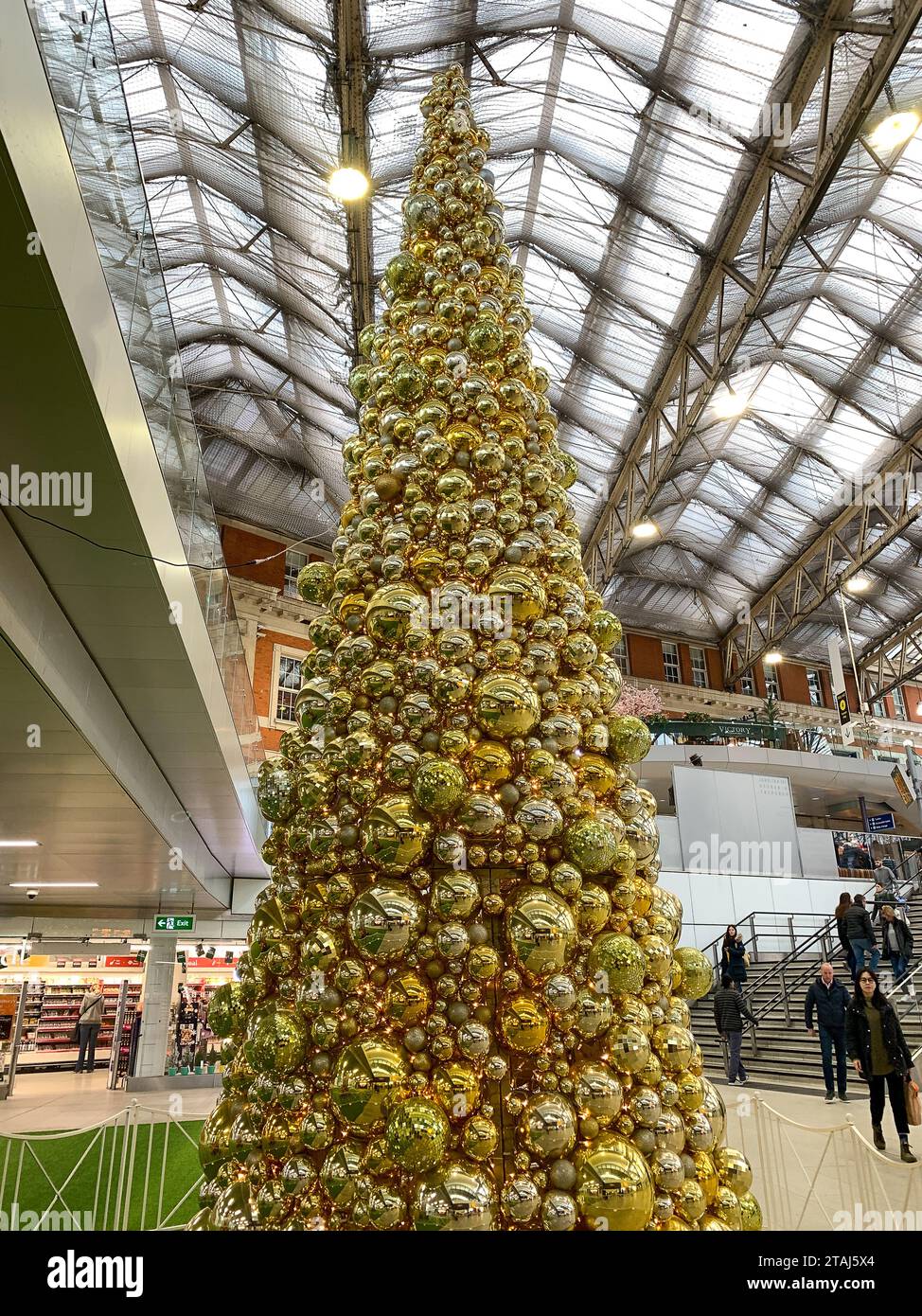 London, UK. 27th November, 2023. A huge gold coloured Christmas Tree at ...