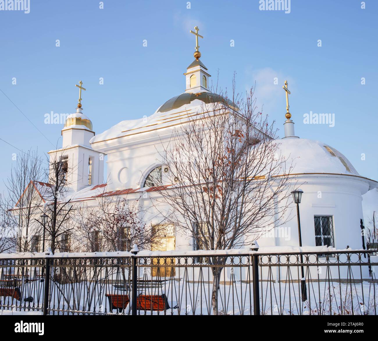 Side view to Church of the Resurrection of the Lord behind the carved ...
