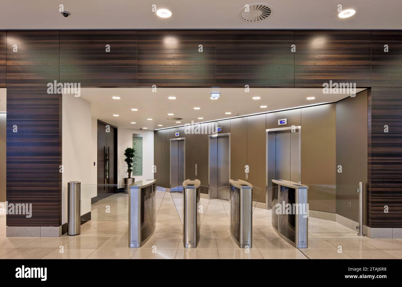 Interior bank cashiers hi-res stock photography and images - Alamy