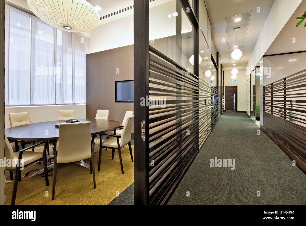 Interior bank cashiers hi-res stock photography and images - Alamy