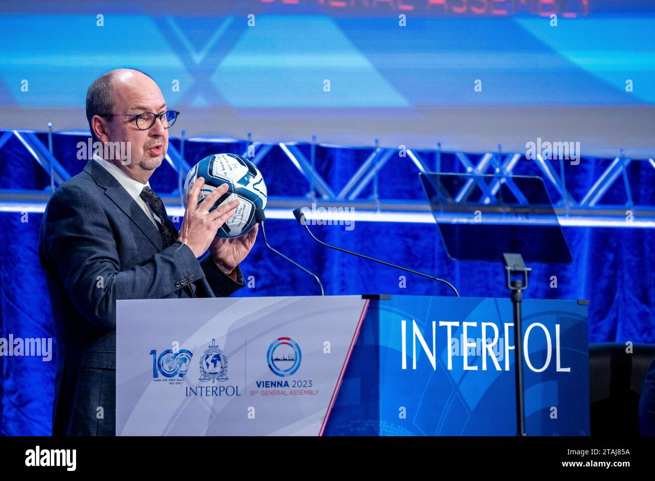 Wien, Österreich. 1. Dezember 2023. Martin Raby, head of protocol at ...