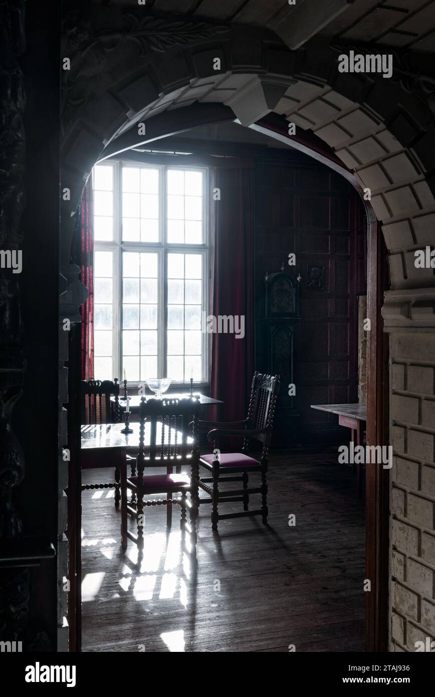 Elizabethan house window hi-res stock photography and images - Alamy