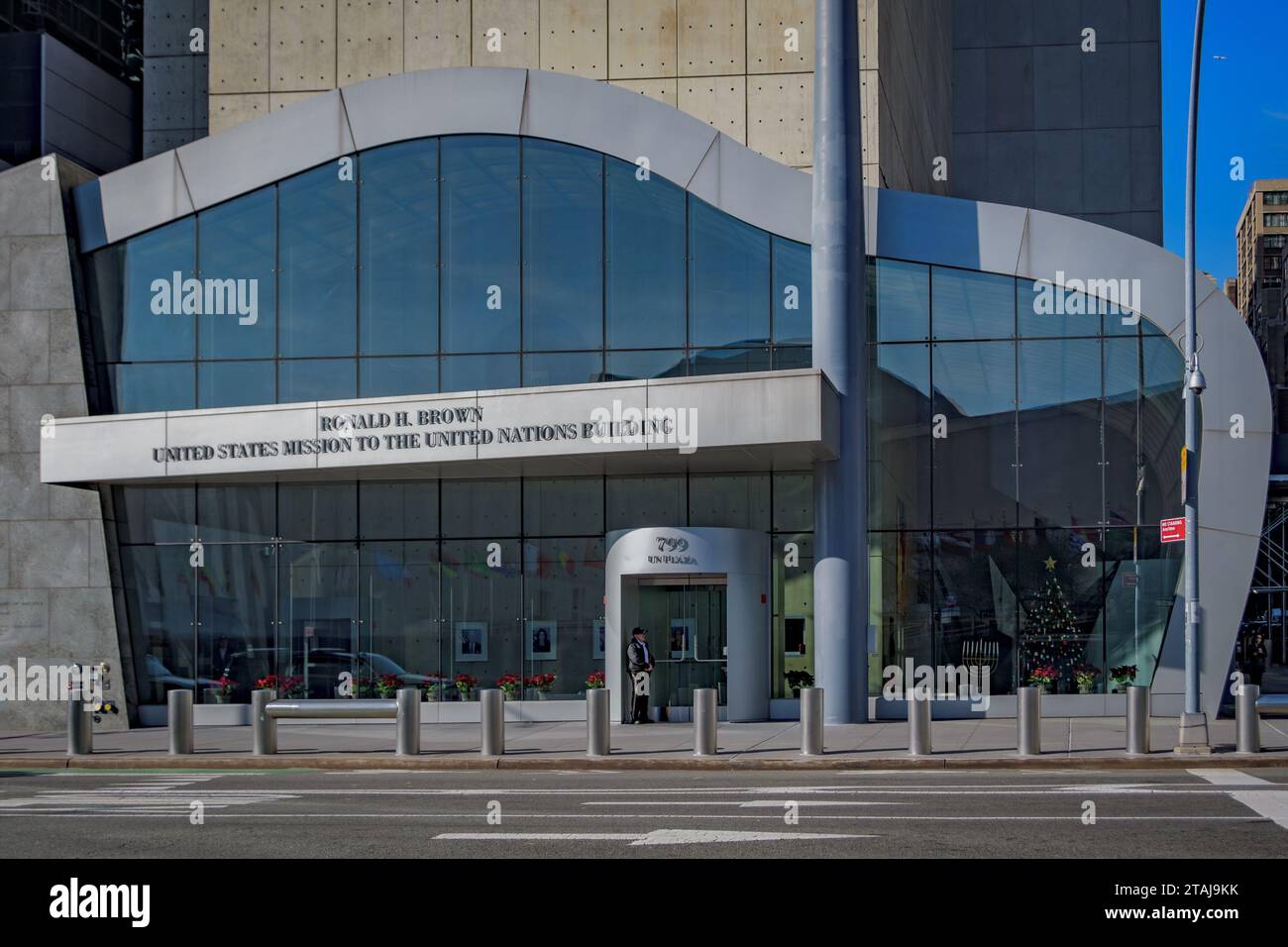 United states mission to the united nations building hi-res stock ...