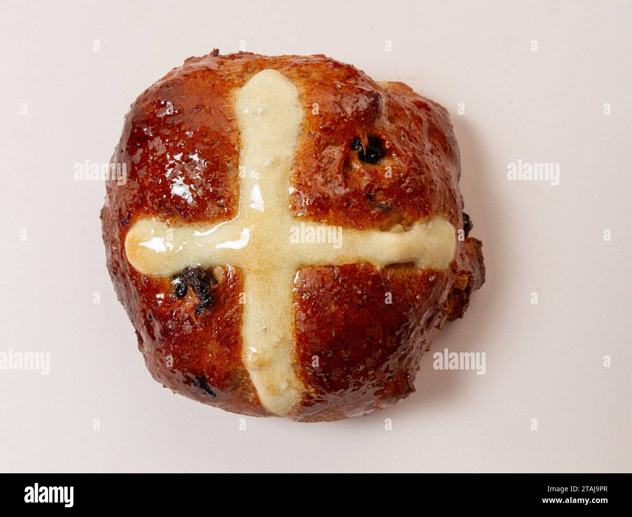 A single Hot cross bun Stock Photo - Alamy