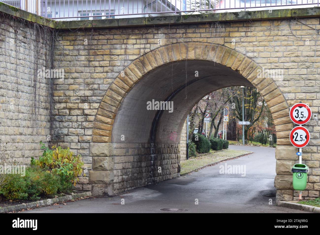 stone arch bridge Stock Photo - Alamy