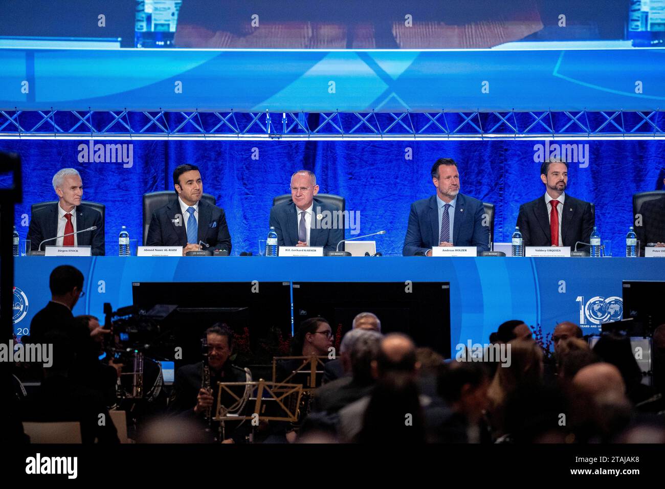 Wien, Österreich. 1. Dezember 2023. v.l.n.r. Jürgen Stock, INTERPOL ...