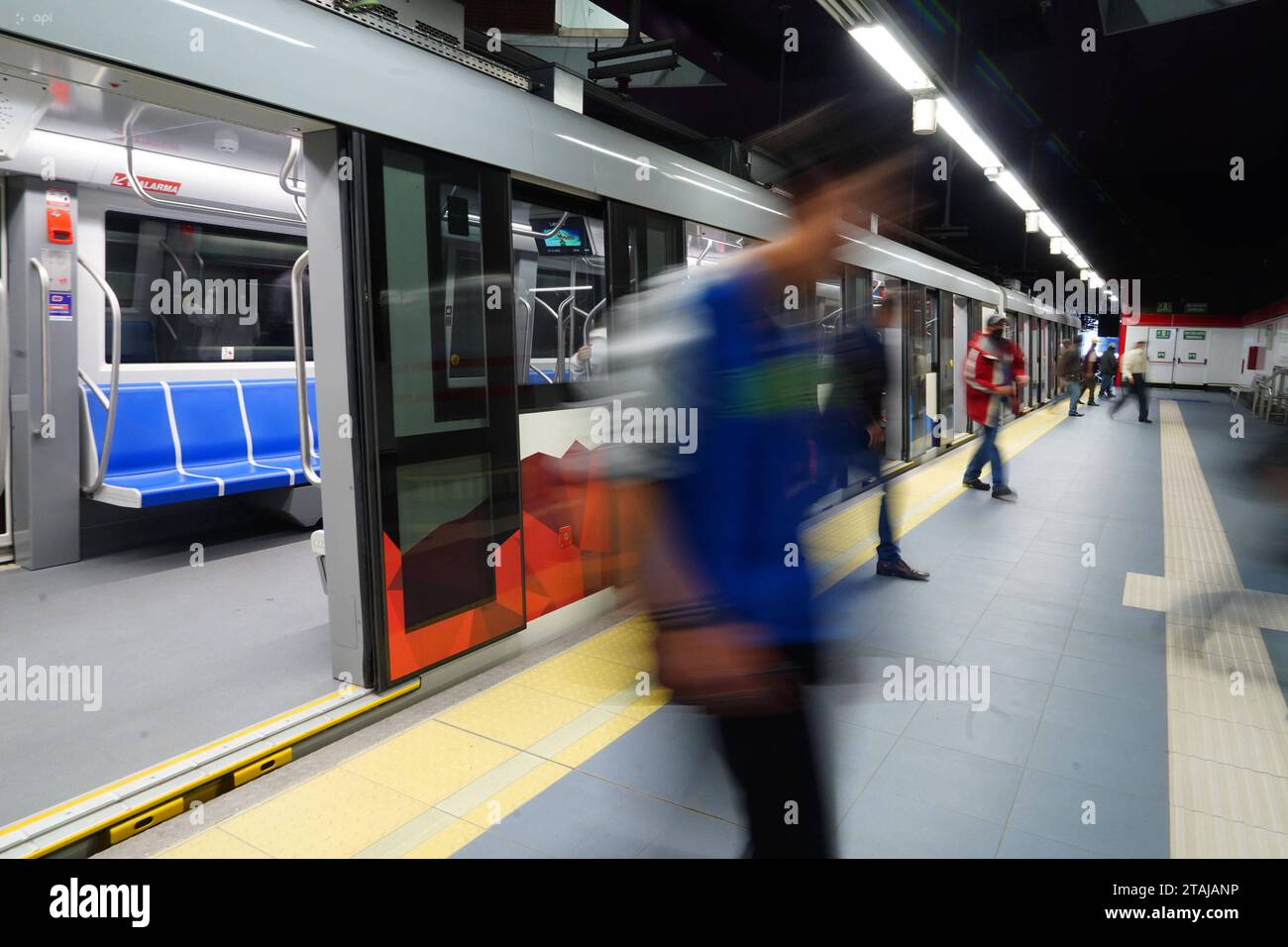 PRIMER-DIA-OPERACION-METRO-QUITO Quito, viernes 1 de diciembre del 2023 ...