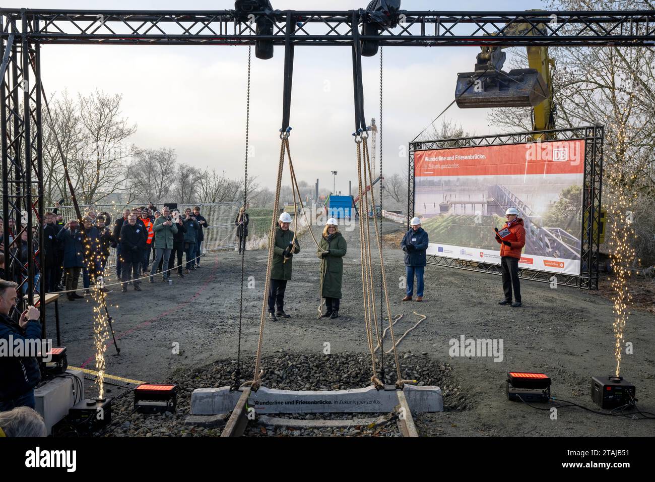 01 December 2023, Lower Saxony, Westoverledingen: Frank Doods (l-r ...