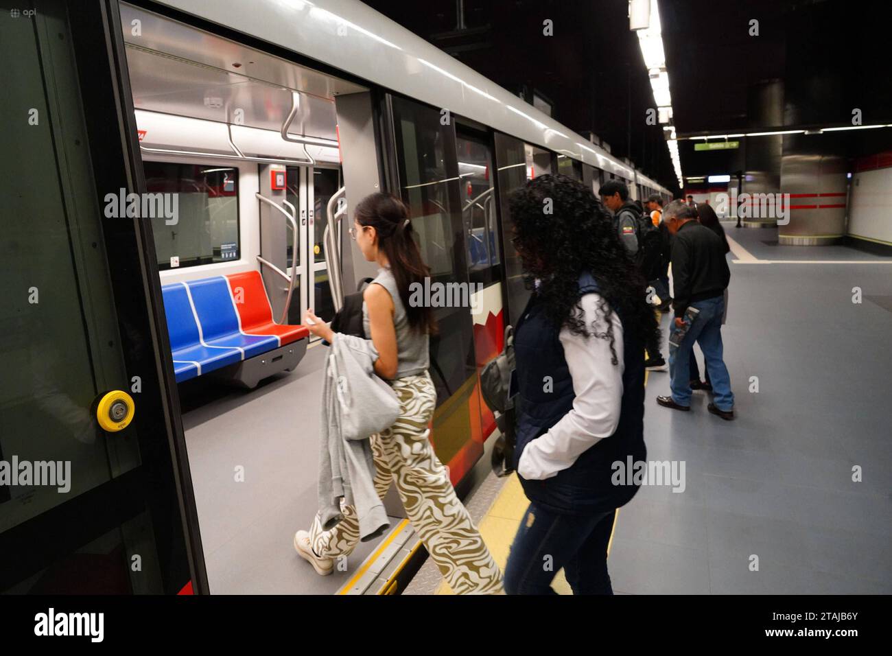 PRIMER-DIA-OPERACION-METRO-QUITO Quito, viernes 1 de diciembre del 2023 ...