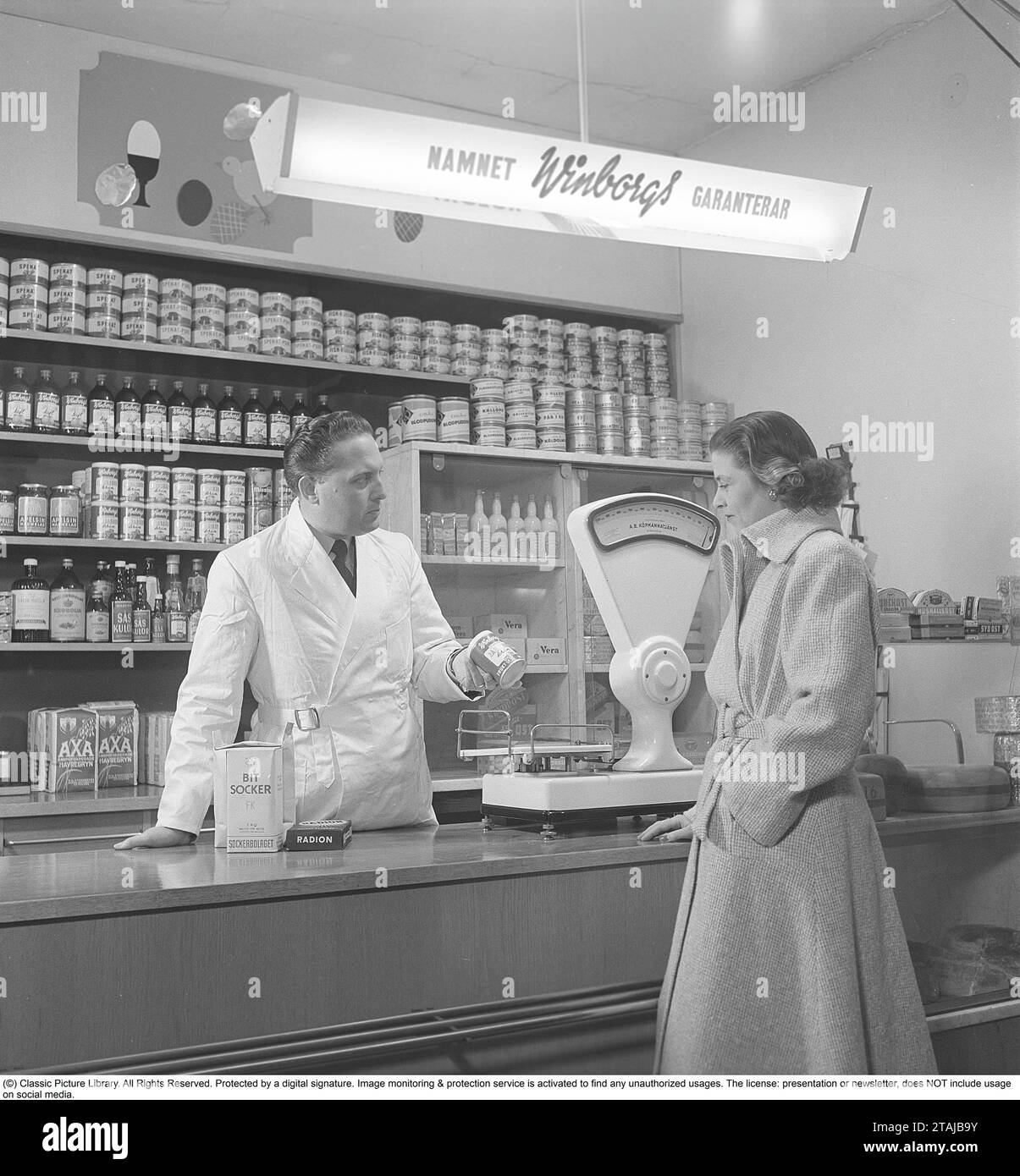 1940s grocery store hi-res stock photography and images - Alamy