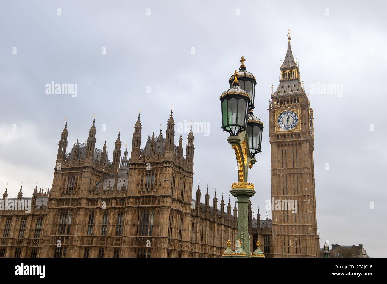 London, UK. 21st November, 2023. Big Ben and the Palace of Westminster ...