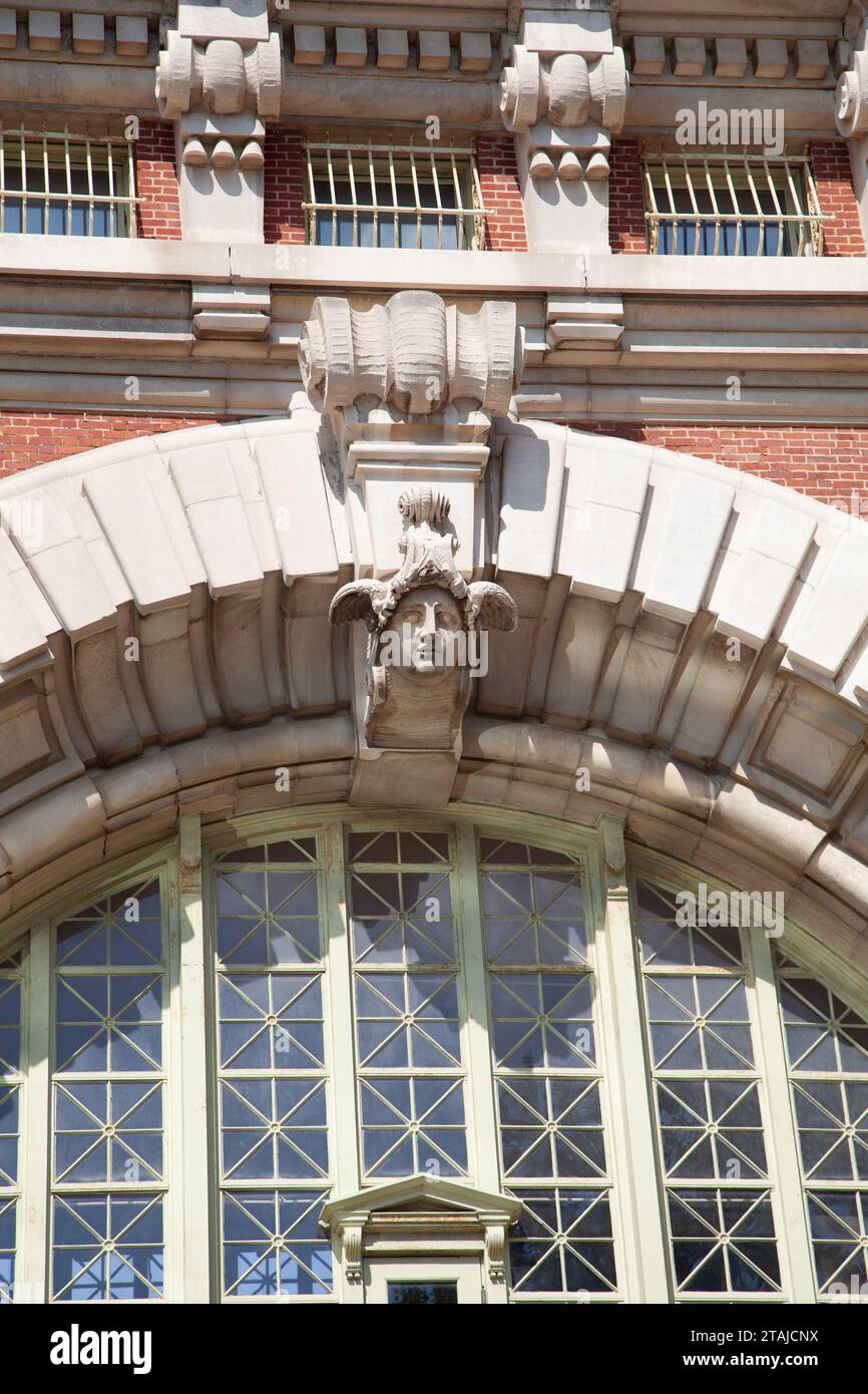 Corner brick building new york hi-res stock photography and images - Alamy