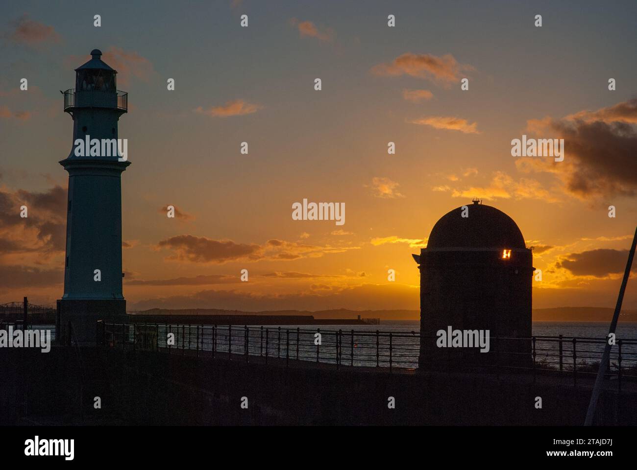 Scottish harbour hi-res stock photography and images - Alamy