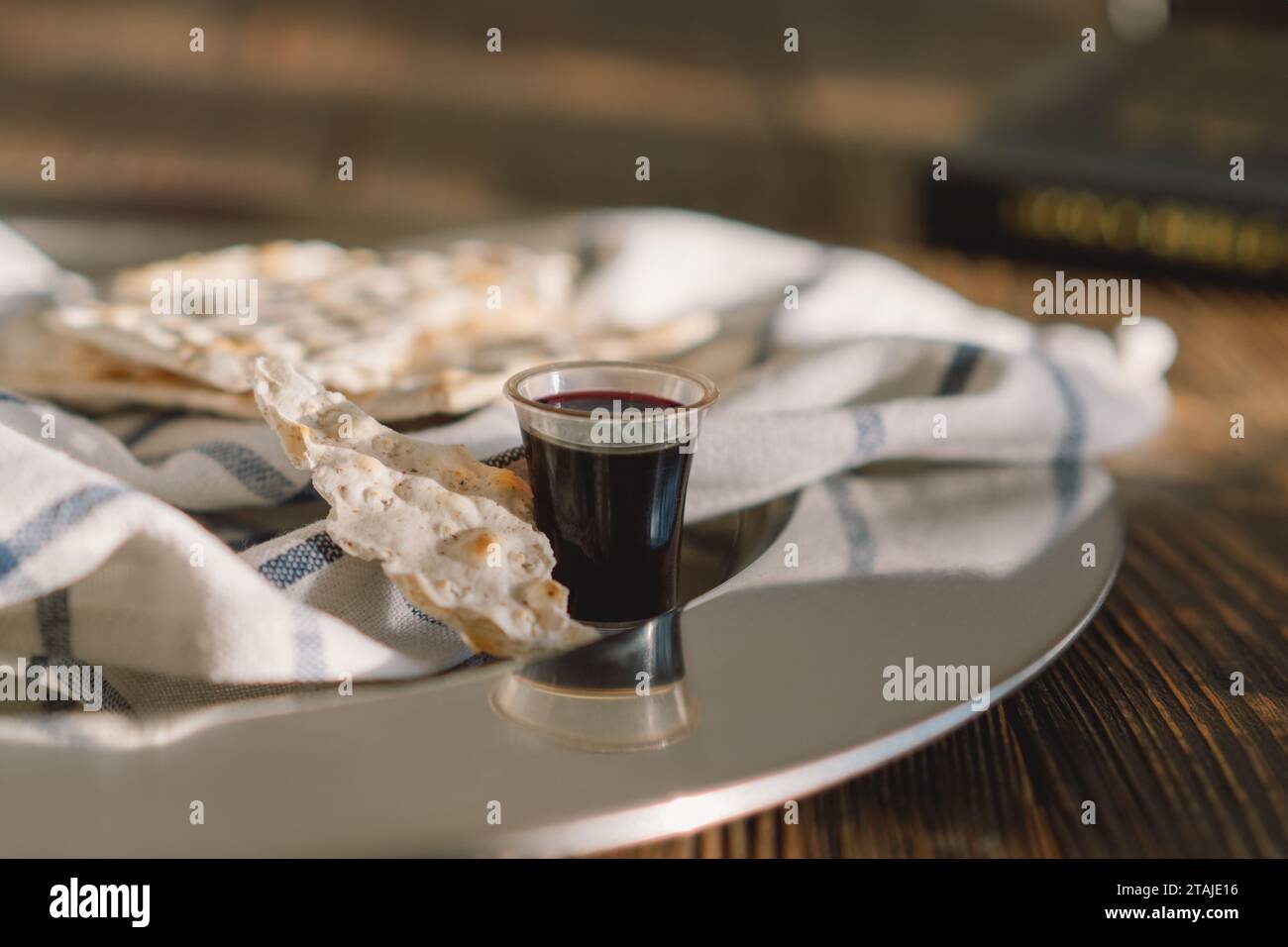 Communion cup and bread hi-res stock photography and images - Alamy