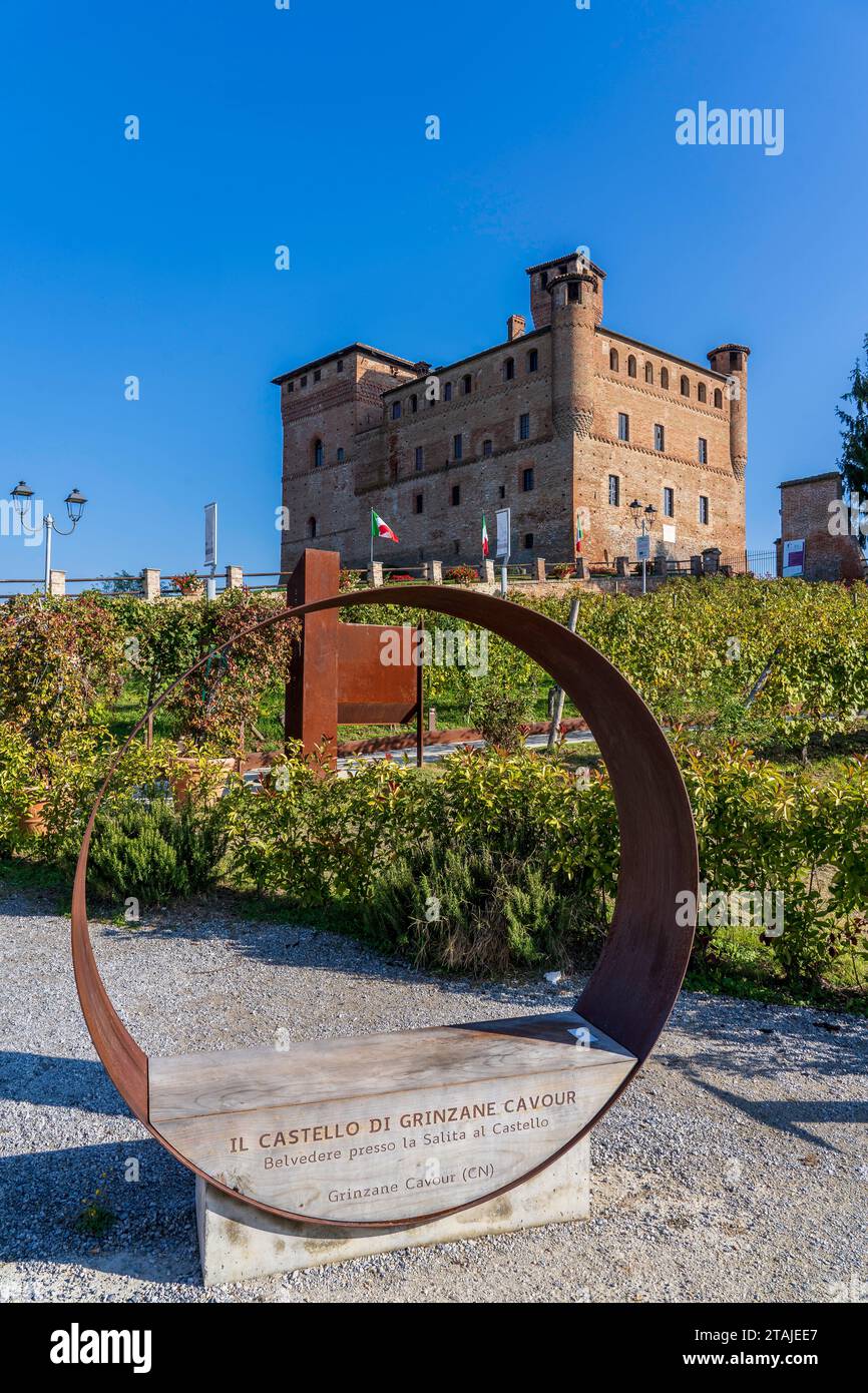 Castello grinzane cavour hi-res stock photography and images - Alamy