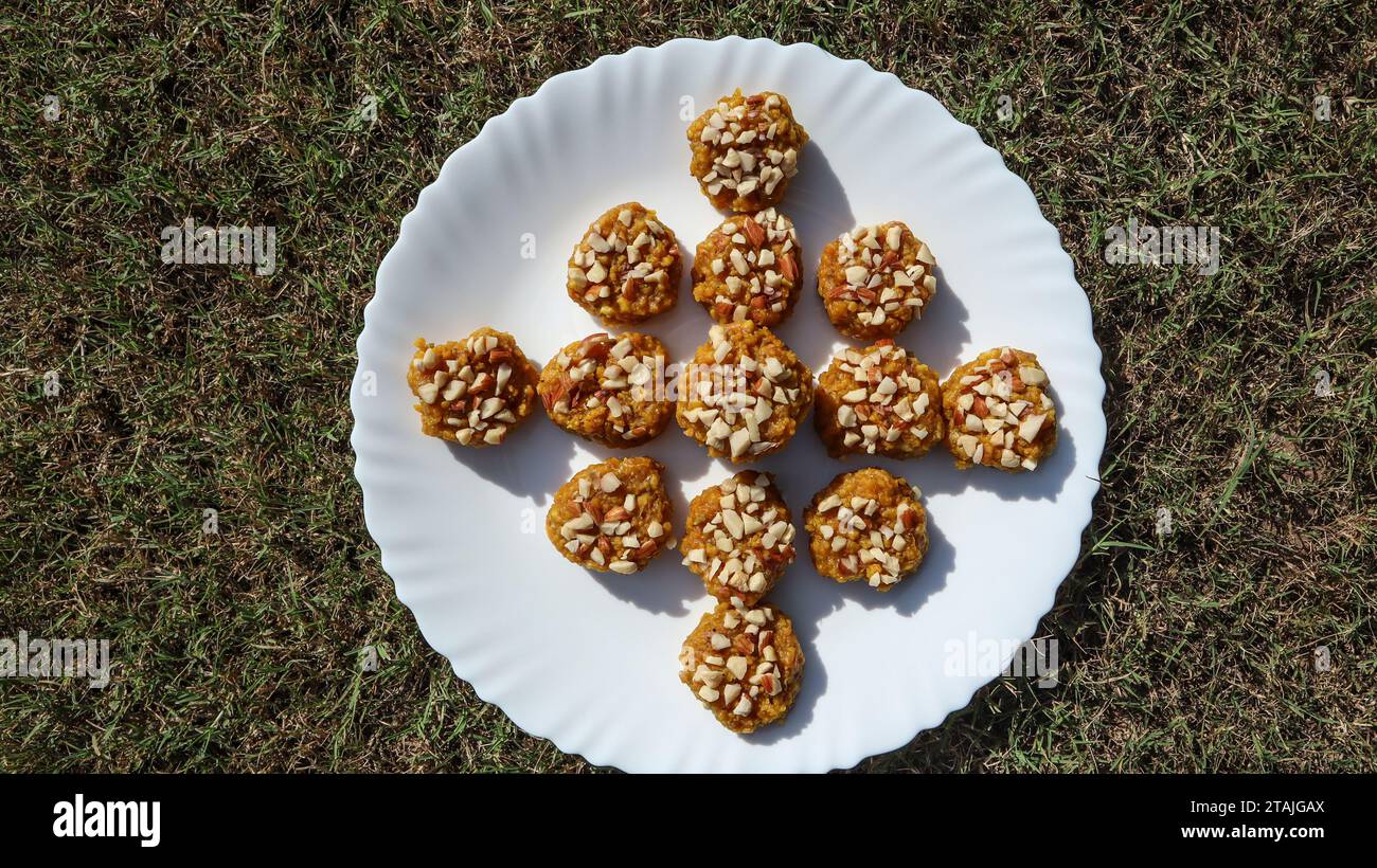 Tradtional indian sweets hi-res stock photography and images - Alamy