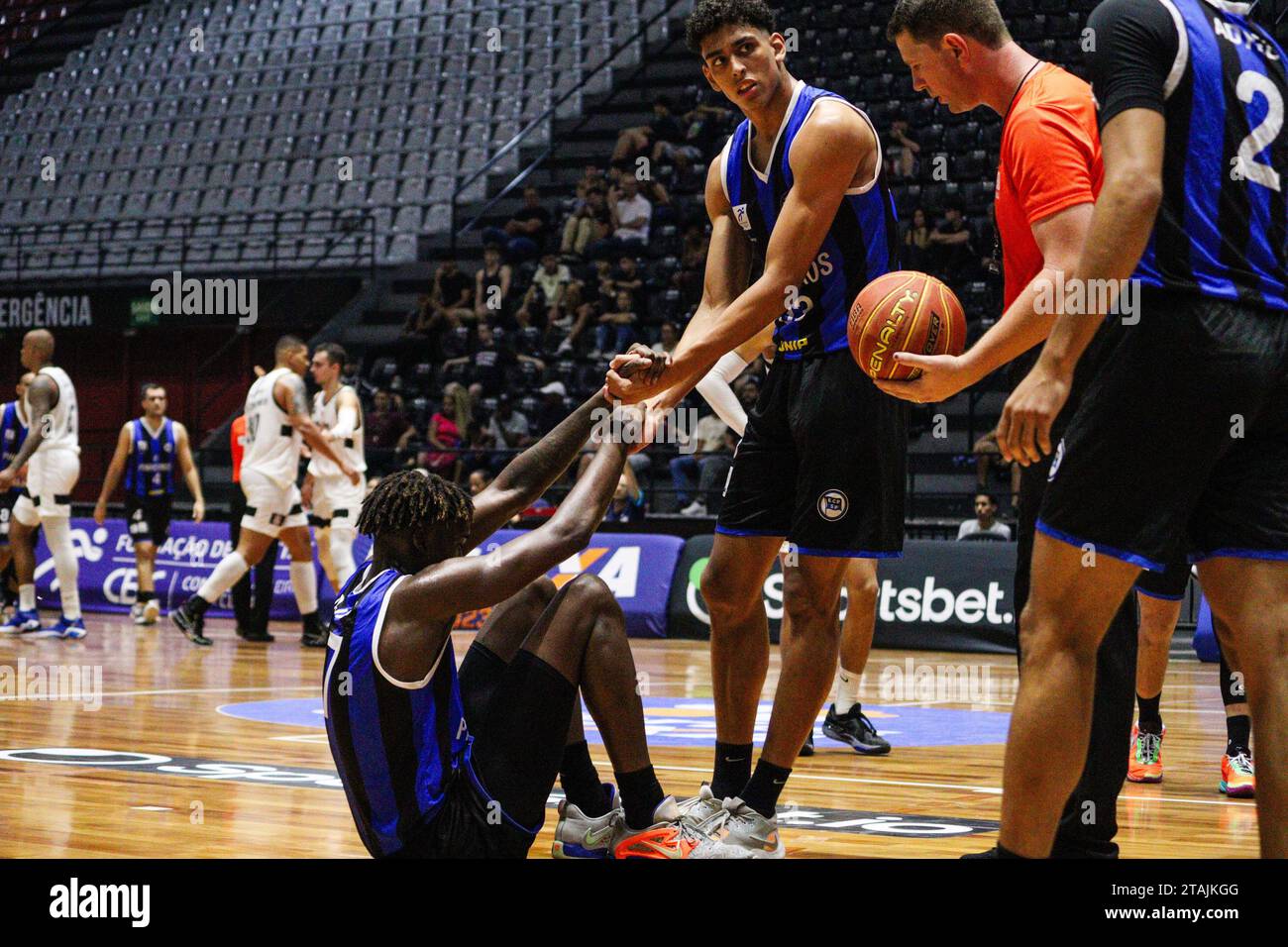 Basquete hi-res stock photography and images - Alamy