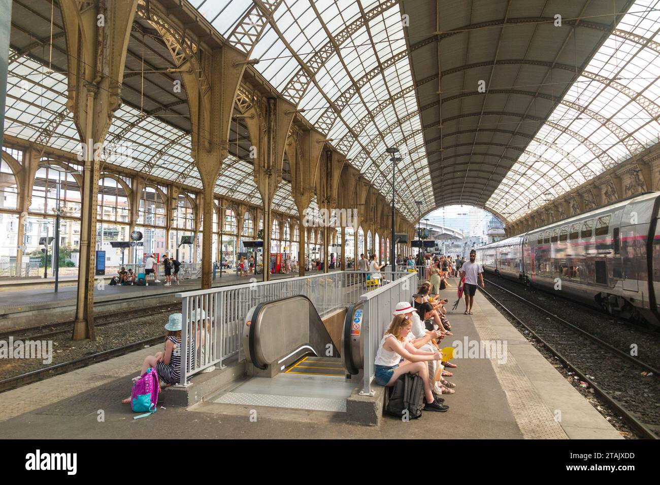 Platform with TGV train & waiting passenger / passengers at Nice-Ville ...