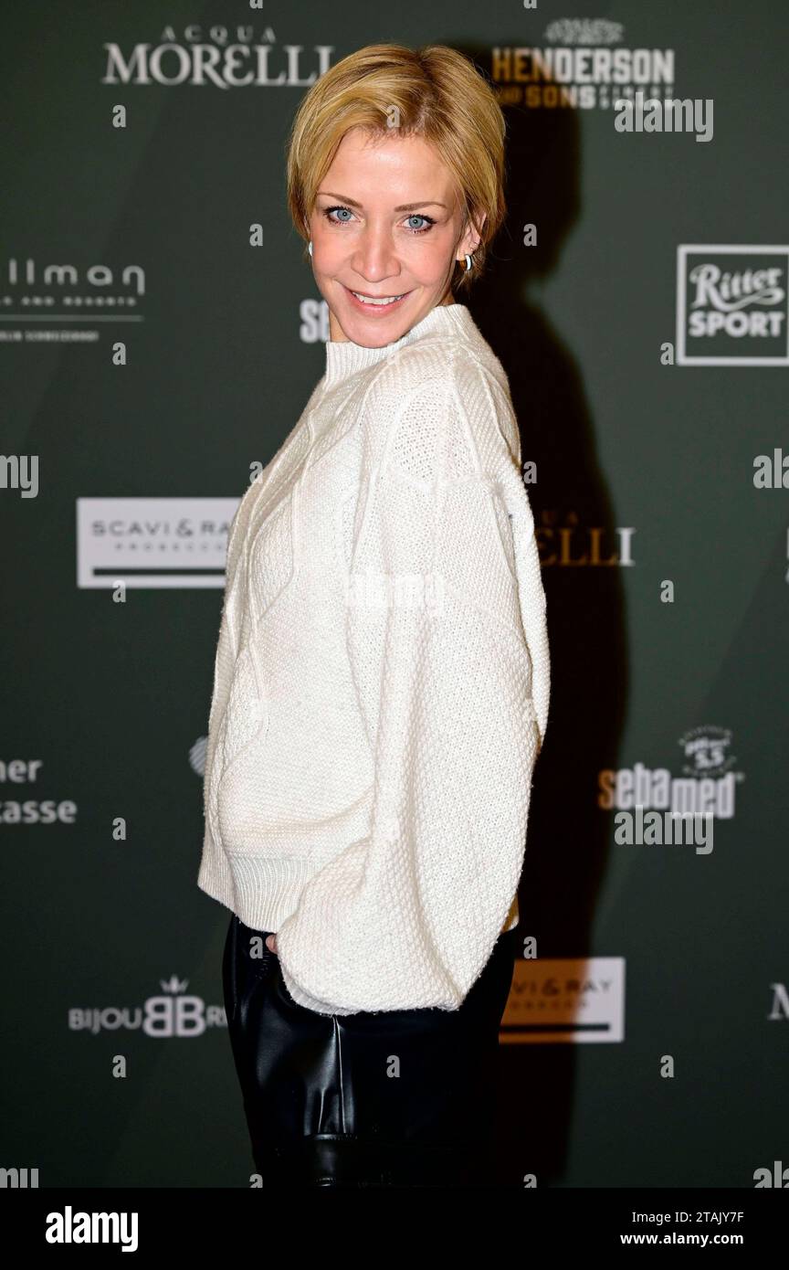 Annika Ernst bei der Strassenfeger Charity Aktion 2023 by Maximilian ...