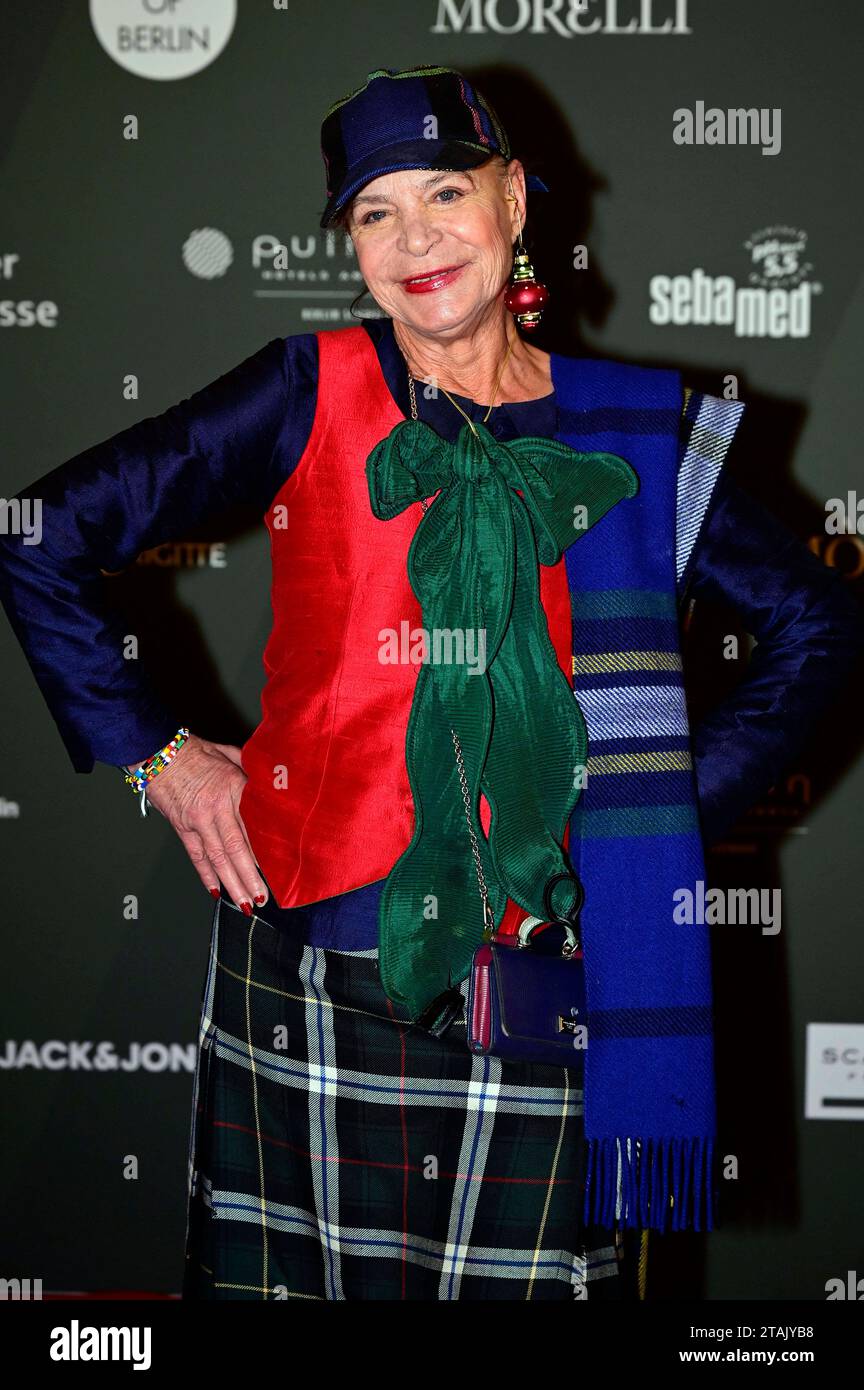 Barbara Engel bei der Strassenfeger Charity Aktion 2023 by Maximilian ...