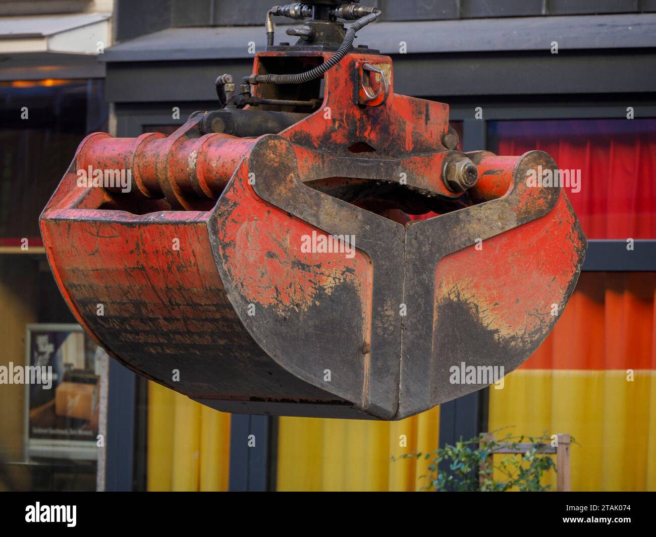 Grabbing claw machine hi-res stock photography and images - Alamy