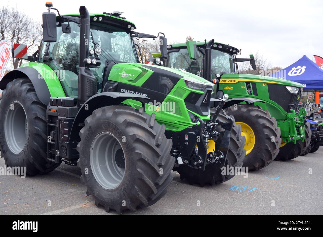 Modern tractors hi-res stock photography and images - Alamy