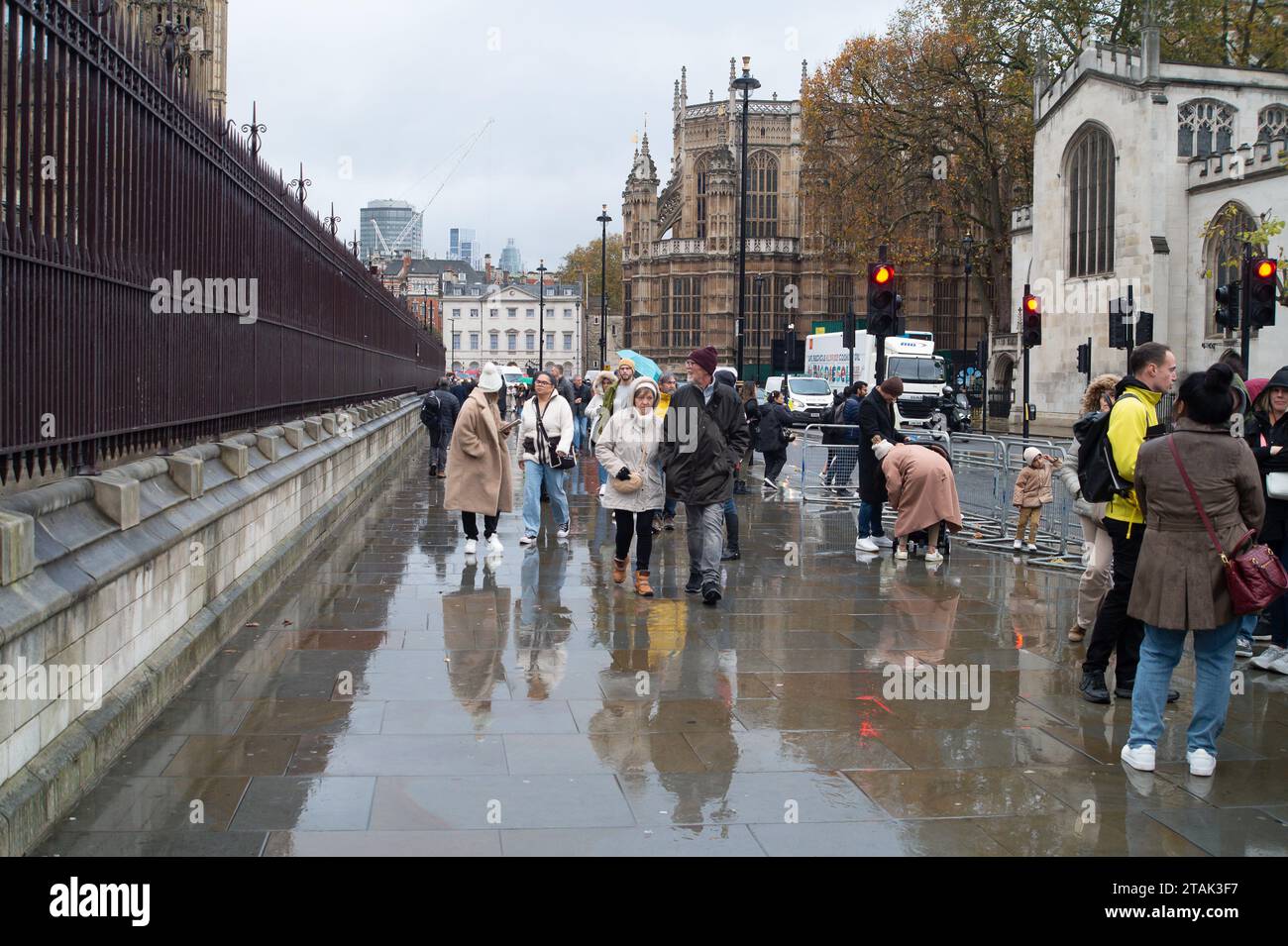 London, UK. 21st November, 2023. It was a miserable wet rainy day in ...