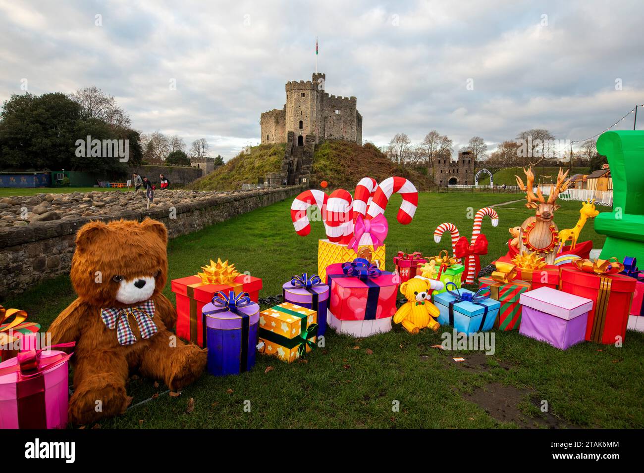 Cardiff Castle (Welsh: Castell Caerdydd) is a medieval castle and ...