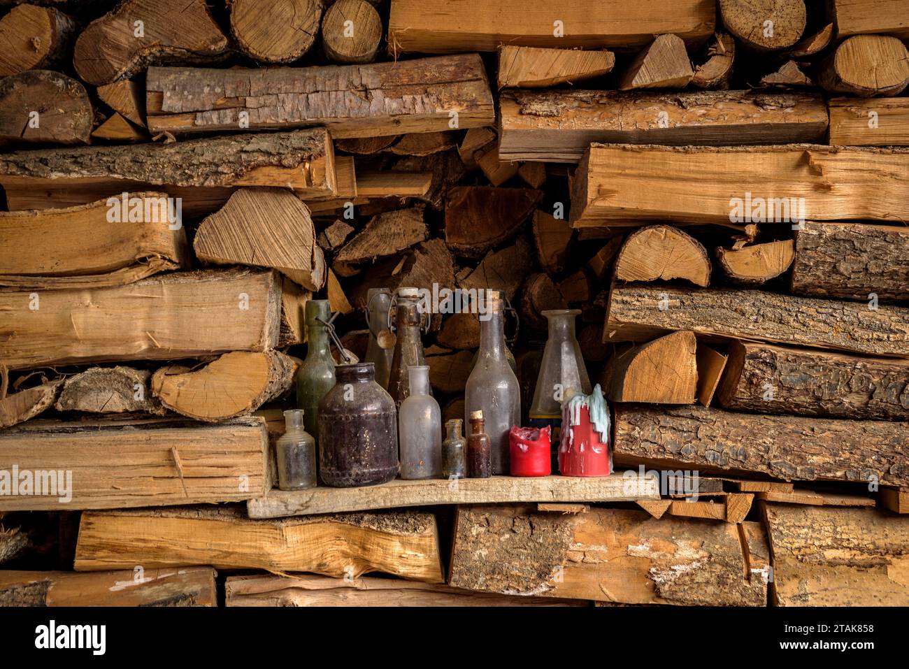Detalle de fachada de madera hi-res stock photography and images - Alamy