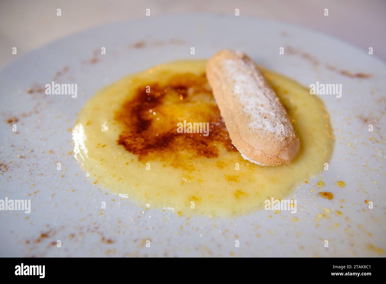 Postre de crema hi-res stock photography and images - Alamy