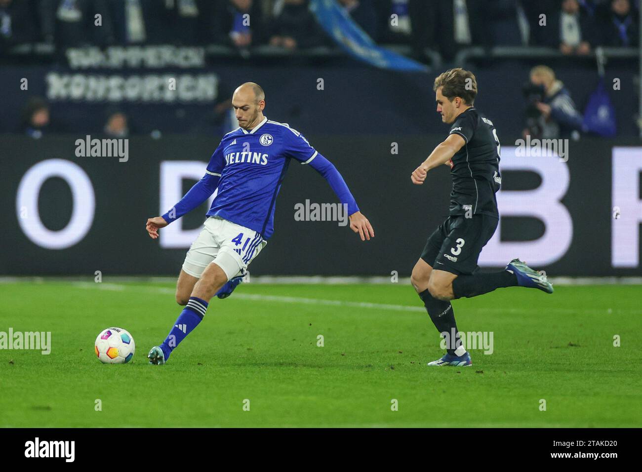Gelsenkirchen, Deutschland. 01st Dec, 2023. 01.12.2023, Fussball, 2 ...