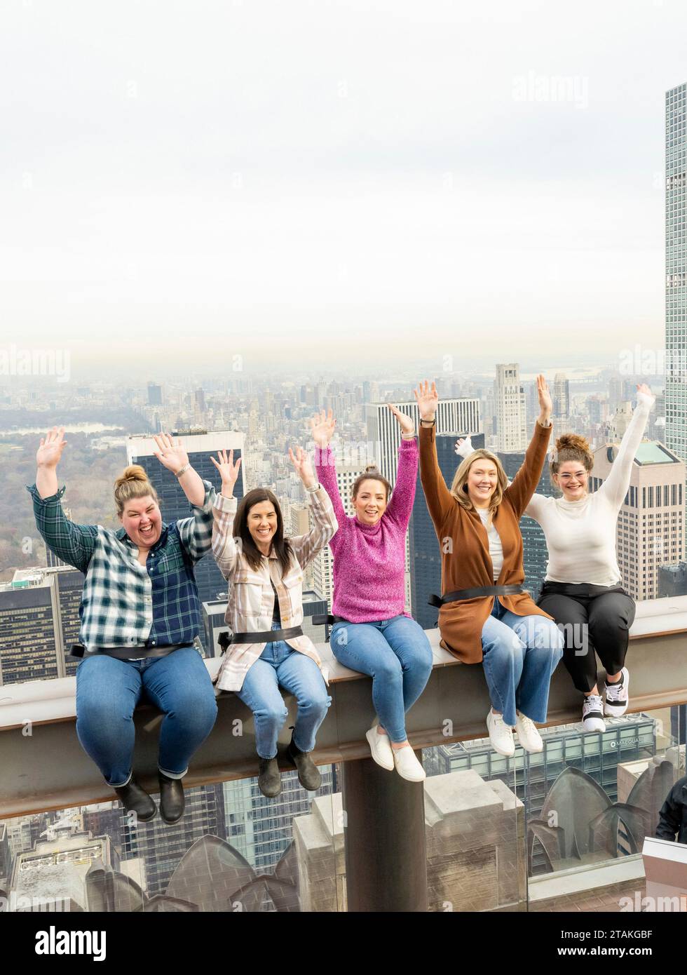 IMAGE DISTRIBUTED FOR TISHMAN SPEYER - Visitors enjoy Rockefeller ...