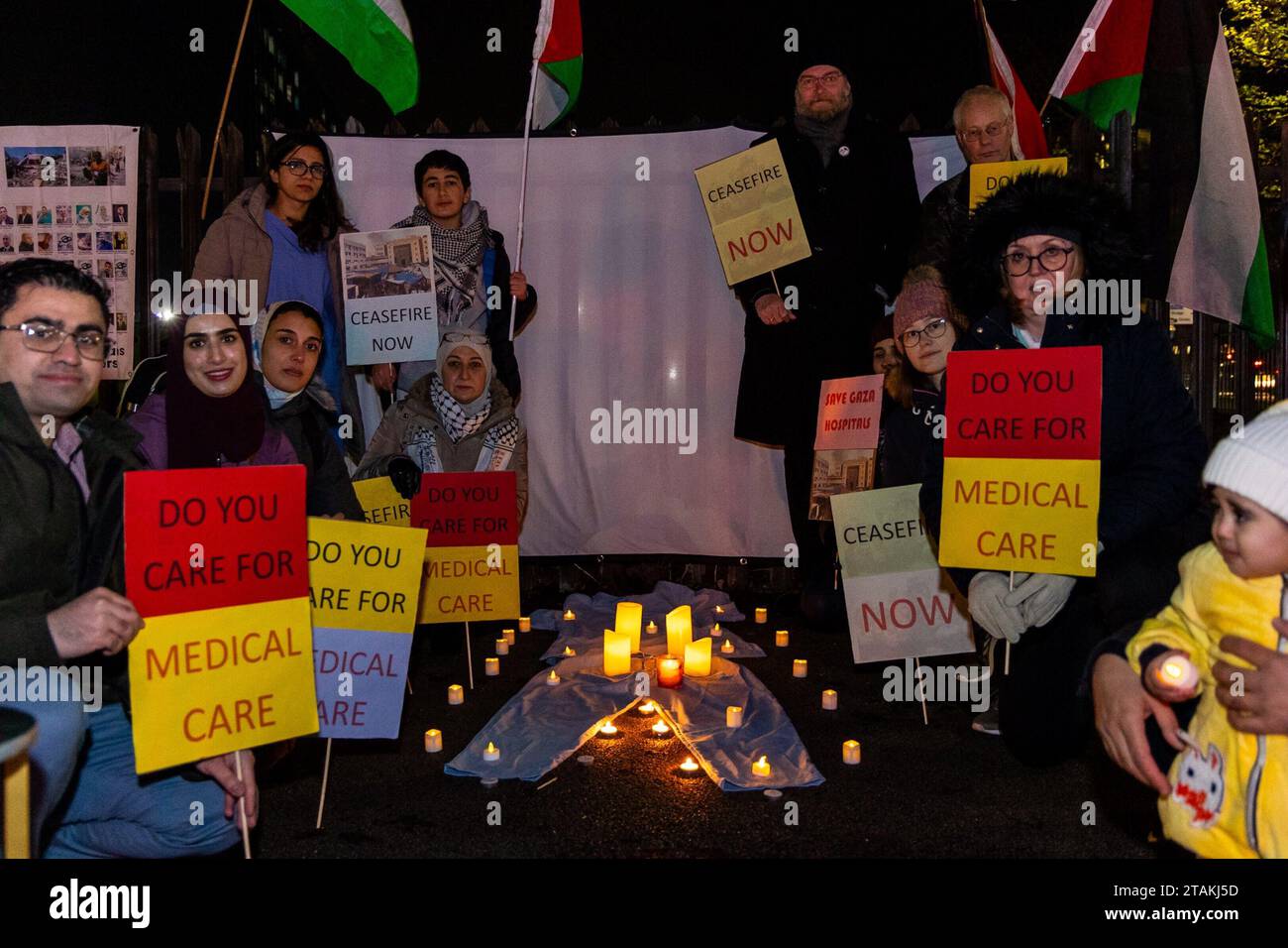 Hull, United Kingdom, 01 Dec 2023, healthcare worker vigil for ...