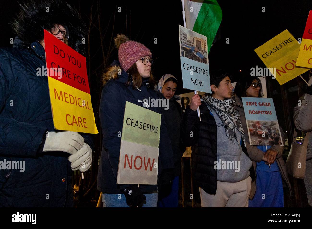Hull, United Kingdom, 01 Dec 2023, healthcare worker vigil for ...