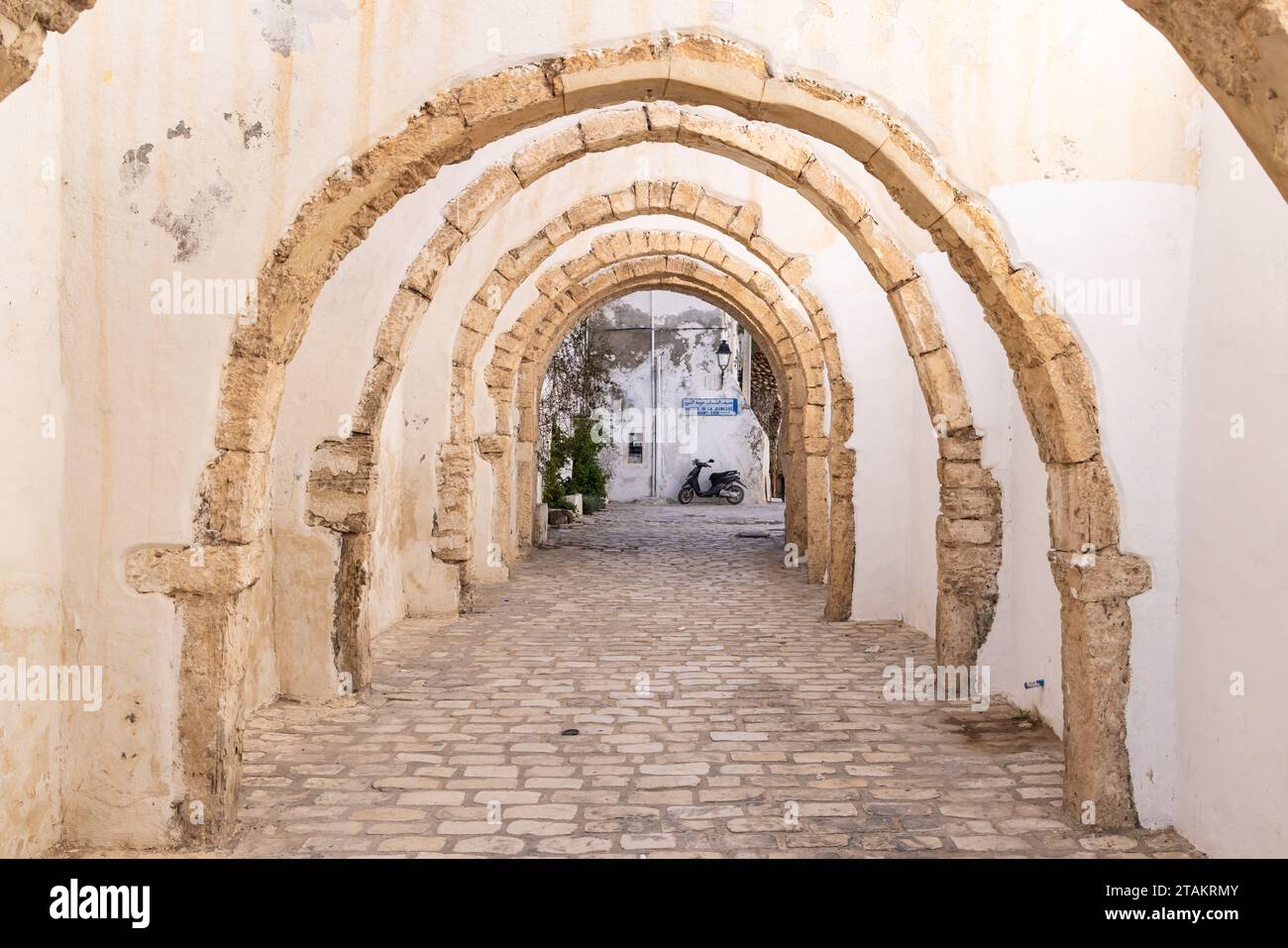 Houmt Souk, Djerba, Medenine, Tunisia. Arched passageway in the Houmt Souk Stock Photo - Alamy