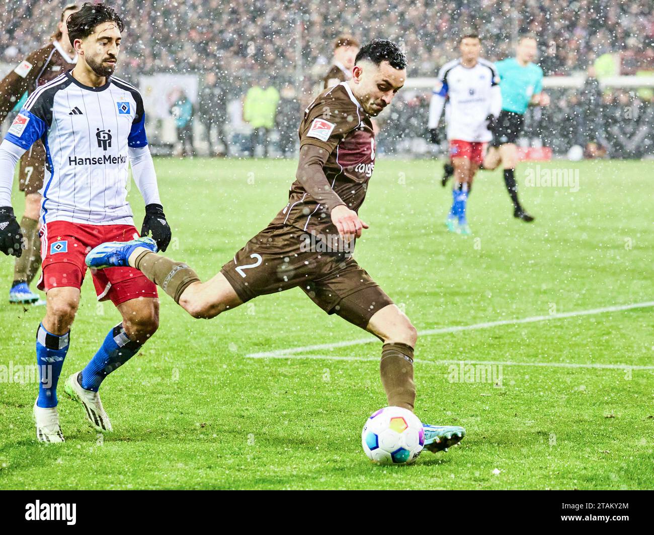 Hamburg, Deutschland. 01st Dec, 2023. Manolis Saliakas (FC St. Pauli ...