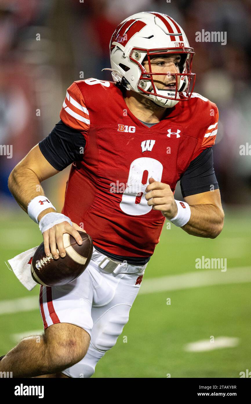 Wisconsin Badgers quarterback Tanner Mordecai (8) scrambles during a ...